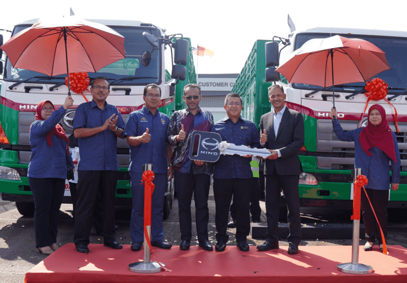 4 UNITS OF HINO PRIME MOVERS HANDED TO RISDA FLEET SDN BHD
